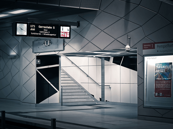 Digital Signage For Public Transportation | Uniview